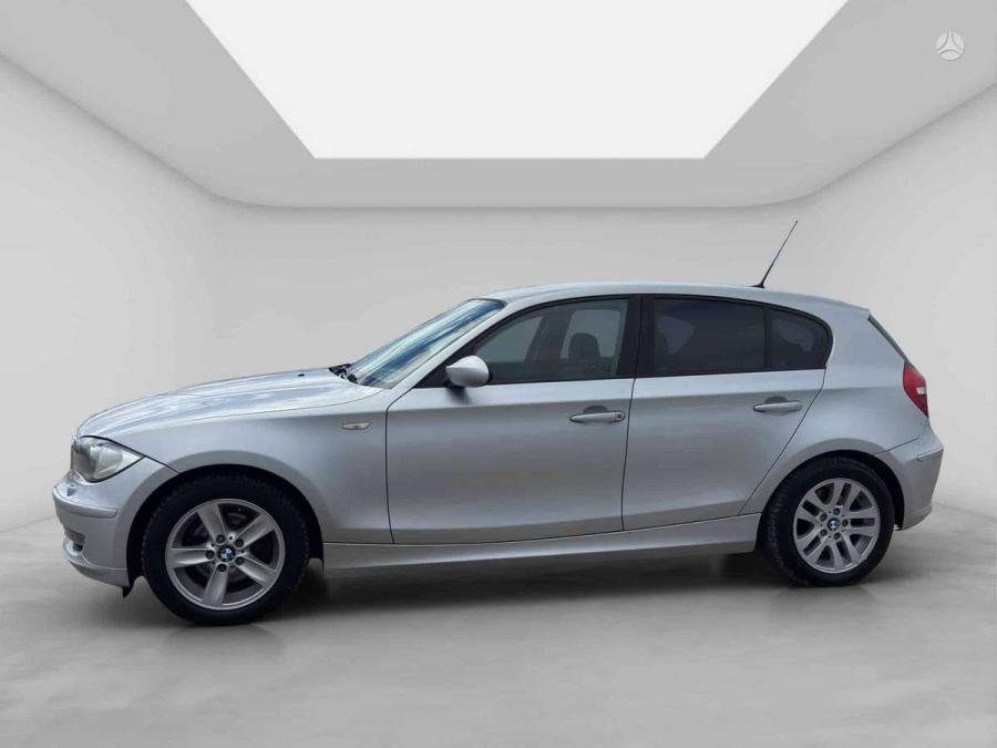 Grey BMW 120 2010 in Kaunas, with an engine capacity of 2.00 L and mileage of 314 thousand km for 4790 €, photo 4 on AUTOMOTO.COM.LV