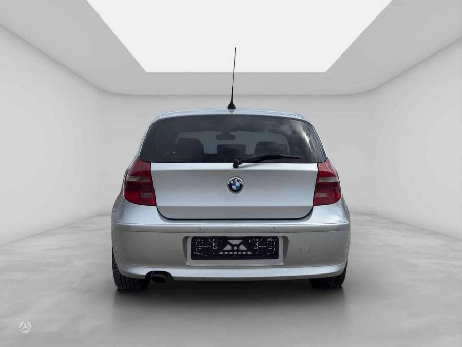 Grey BMW 120 2010 in Kaunas, with an engine capacity of 2.00 L and mileage of 314 thousand km for 4790 €, photo 6 on AUTOMOTO.COM.LV
