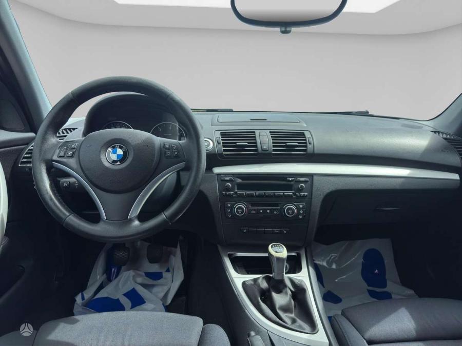 Grey BMW 120 2010 in Kaunas, with an engine capacity of 2.00 L and mileage of 314 thousand km for 4790 €, photo 13 on AUTOMOTO.COM.LV
