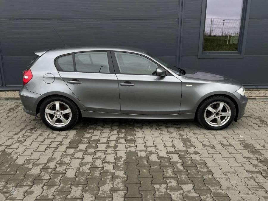 Pelēks BMW 120 2011 Viļņa, ar dzinēja tilpumu 2.00 L un nobraukumu 280 tūkst. km par 4150 €, foto 23 vietnē AUTOMOTO.COM.LV