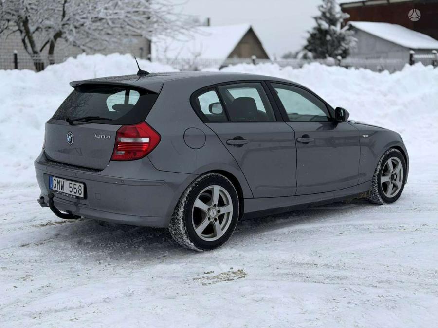 Grey BMW 120 2011 in Vilnius, with an engine capacity of 2.00 L and mileage of 280 thousand km for 3800 €, photo 2 on AUTOMOTO.COM.LV