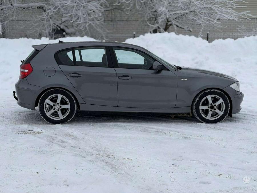 Grey BMW 120 2011 in Vilnius, with an engine capacity of 2.00 L and mileage of 280 thousand km for 3800 €, photo 22 on AUTOMOTO.COM.LV