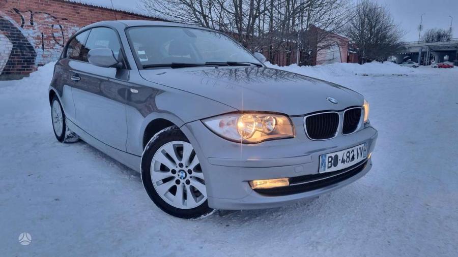 Grey BMW 120 2011 in Siauliai, with an engine capacity of 2.00 L and mileage of 48 thousand km for 5600 €, photo 1 on AUTOMOTO.COM.LV