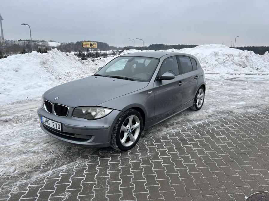 Pelēks BMW 120 2012 Viļņa, ar dzinēja tilpumu 2.00 L un nobraukumu 233 tūkst. km par 3900 €, foto 2 vietnē AUTOMOTO.COM.LV