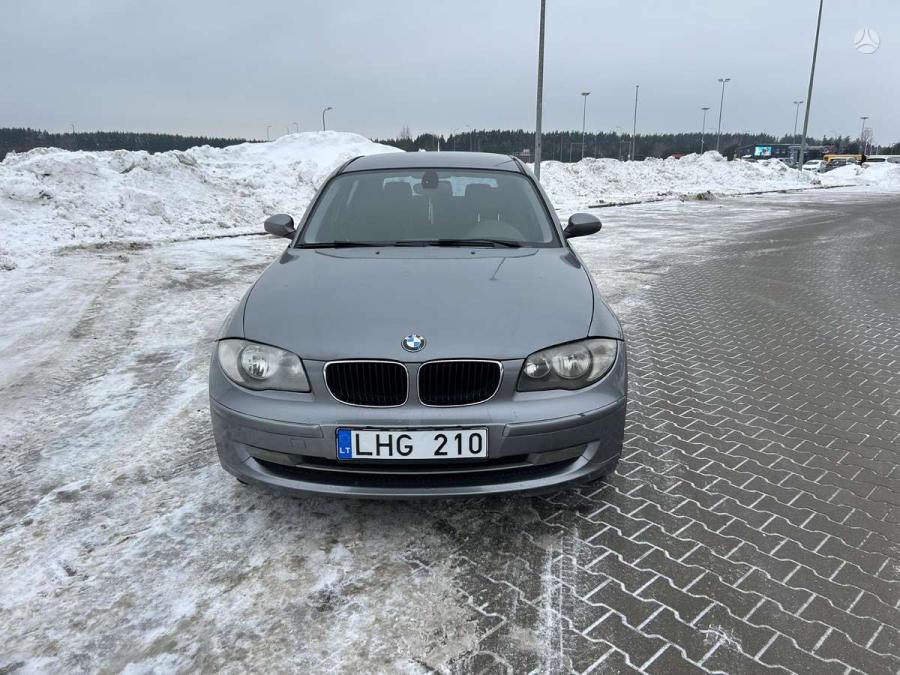 Pelēks BMW 120 2012 Viļņa, ar dzinēja tilpumu 2.00 L un nobraukumu 233 tūkst. km par 3900 €, foto 3 vietnē AUTOMOTO.COM.LV