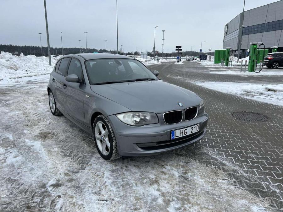 Pelēks BMW 120 2012 Viļņa, ar dzinēja tilpumu 2.00 L un nobraukumu 233 tūkst. km par 3900 €, foto 4 vietnē AUTOMOTO.COM.LV