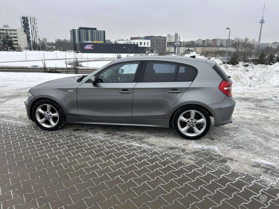 Pelēks BMW 120 2012 Viļņa, ar dzinēja tilpumu 2.00 L un nobraukumu 233 tūkst. km par 3900 €, foto 10 vietnē AUTOMOTO.COM.LV