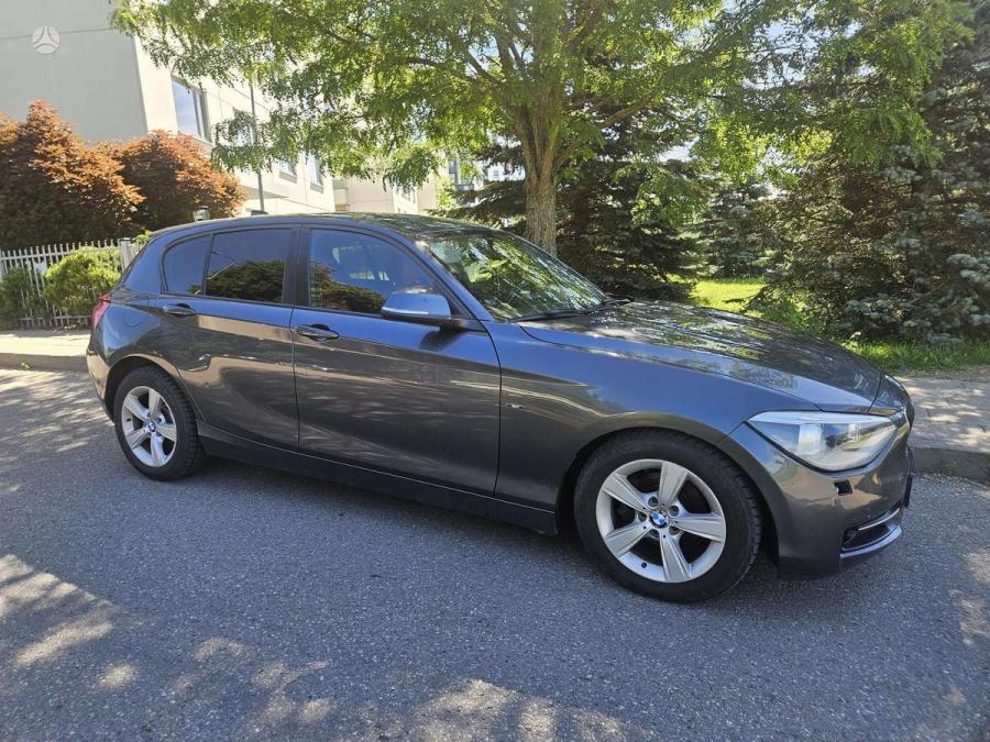 Grey BMW 120 2012 in Vilnius, with an engine capacity of 2.00 L and mileage of 330 thousand km for 3950 €, photo 1 on AUTOMOTO.COM.LV