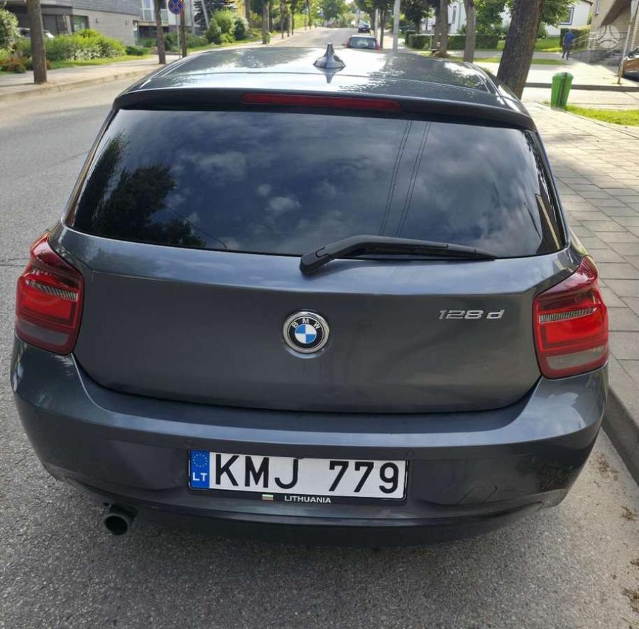 Grey BMW 120 2012 in Visaginas, with an engine capacity of 2.00 L and mileage of 241 thousand km for 5900 €, photo 15 on AUTOMOTO.COM.LV