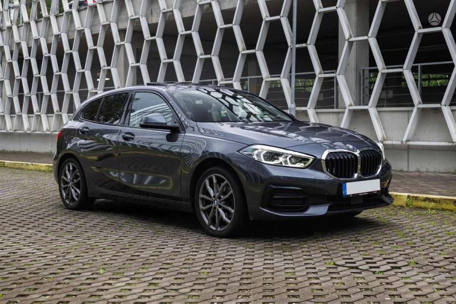 Grey BMW 120 2021 in Vilnius, with an engine capacity of 2.00 L and mileage of 117 thousand km for 16500 €, photo 1 on AUTOMOTO.COM.LV