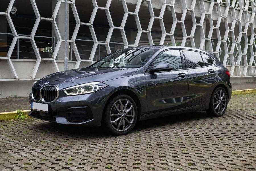 Grey BMW 120 2021 in Vilnius, with an engine capacity of 2.00 L and mileage of 117 thousand km for 16500 €, photo 3 on AUTOMOTO.COM.LV