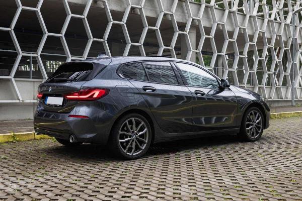 Grey BMW 120 2021 in Vilnius, with an engine capacity of 2.00 L and mileage of 117 thousand km for 16500 €, photo 4 on AUTOMOTO.COM.LV