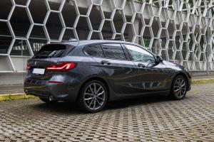Grey BMW 120 2021 in Vilnius, with an engine capacity of 2.00 L and mileage of 117 thousand km for 16500 €, photo 4 on AUTOMOTO.COM.LV