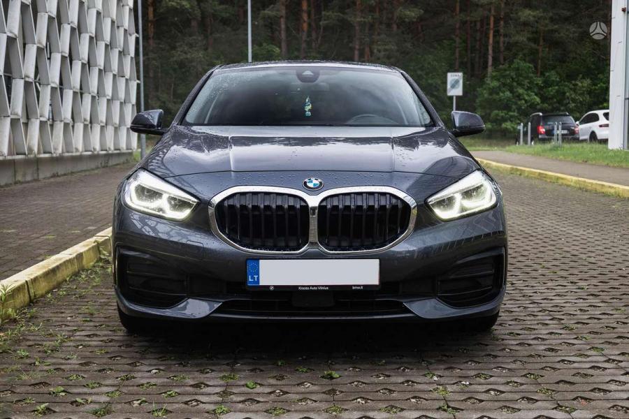 Grey BMW 120 2021 in Vilnius, with an engine capacity of 2.00 L and mileage of 117 thousand km for 16500 €, photo 6 on AUTOMOTO.COM.LV