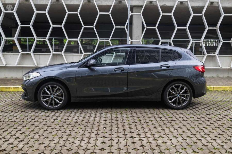 Grey BMW 120 2021 in Vilnius, with an engine capacity of 2.00 L and mileage of 117 thousand km for 16500 €, photo 8 on AUTOMOTO.COM.LV