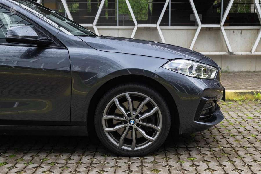 Grey BMW 120 2021 in Vilnius, with an engine capacity of 2.00 L and mileage of 117 thousand km for 16500 €, photo 9 on AUTOMOTO.COM.LV