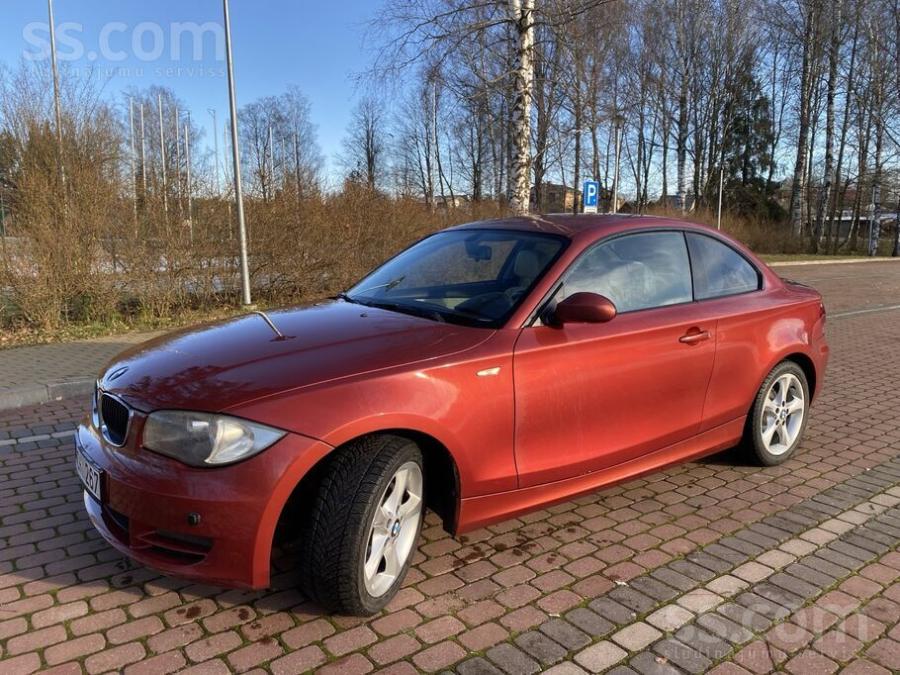 Red BMW 120 2007 in Talsi, with an engine capacity of 2.00 L and mileage of 386 thousand km for 6900 €, photo 1 on AUTOMOTO.COM.LV