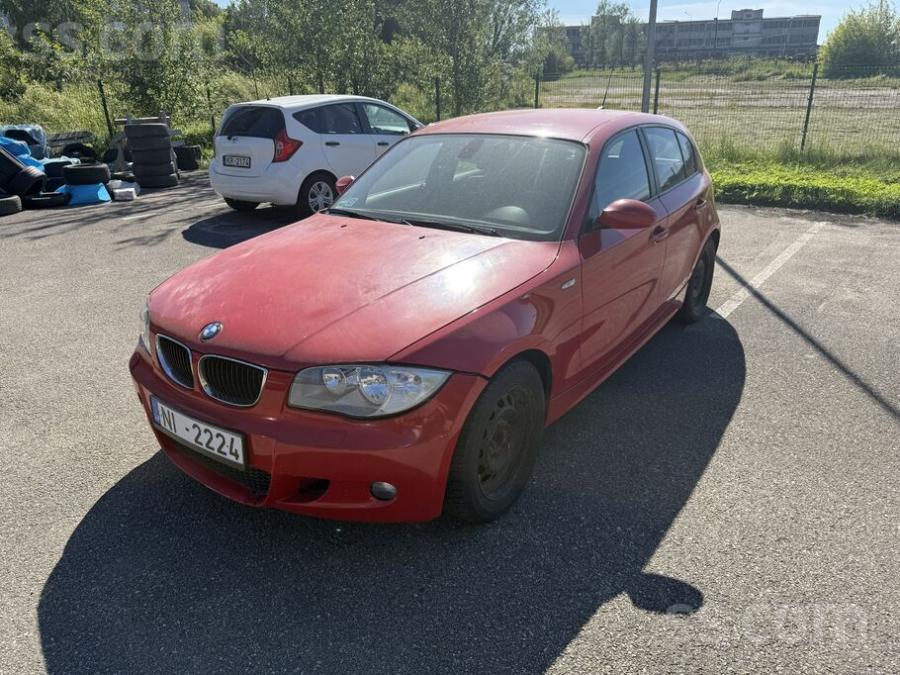 Red BMW 120 2005 in Riga, with an engine capacity of 2.00 L and mileage of 205 thousand km for 1000 €, photo 2 on AUTOMOTO.COM.LV