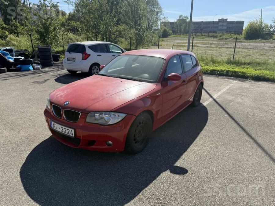 Red BMW 120 2005 in Riga, with an engine capacity of 2.00 L and mileage of 205 thousand km for 1000 €, photo 4 on AUTOMOTO.COM.LV