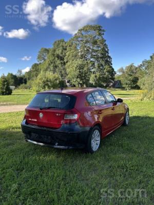 Red BMW 120 2005 in Cesis, with an engine capacity of 2.00 L and mileage of 214 thousand km for 1090 €, photo 4 on AUTOMOTO.COM.LV