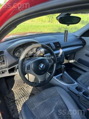 Red BMW 120 2005 in Cesis, with an engine capacity of 2.00 L and mileage of 214 thousand km for 1090 €, photo 6 on AUTOMOTO.COM.LV