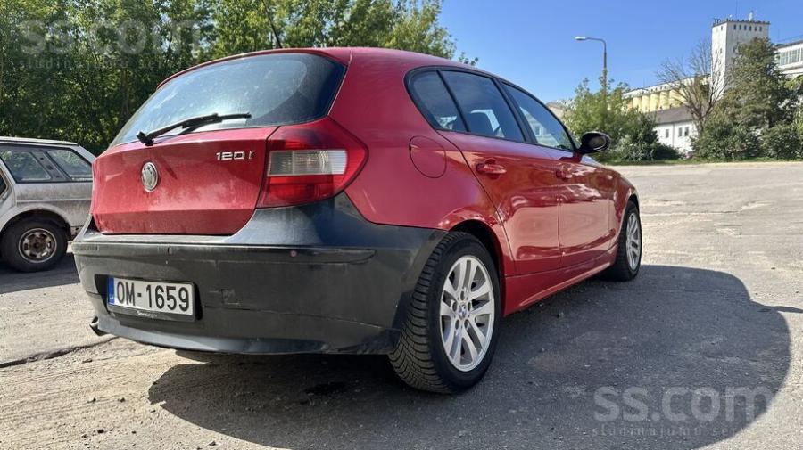 Red BMW 120 2005 in Riga, with an engine capacity of 2.00 L and mileage of 215 thousand km for 1300 €, photo 4 on AUTOMOTO.COM.LV