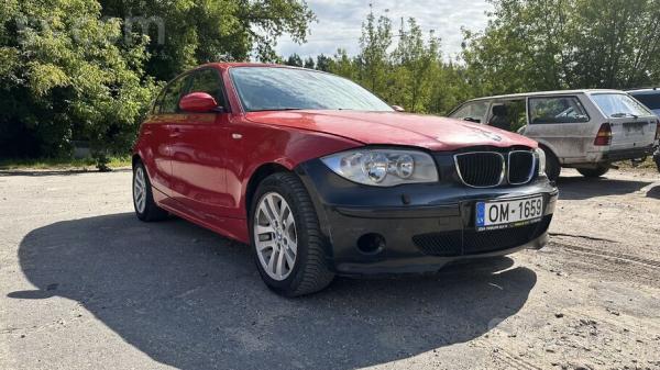 Red BMW 120 2005 in Riga, with an engine capacity of 2.00 L and mileage of 215 thousand km for 1300 €, photo 4 on AUTOMOTO.COM.LV