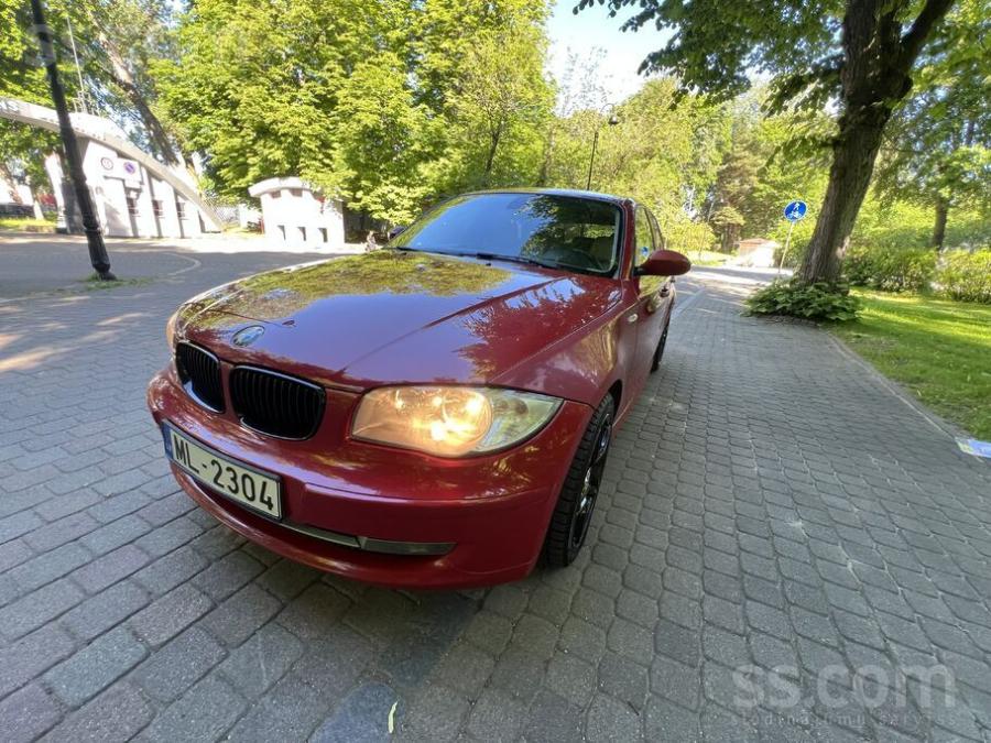Red BMW 120 2008 in Liepaja, with an engine capacity of 2.00 L and mileage of 244 thousand km for 4290 €, photo 3 on AUTOMOTO.COM.LV