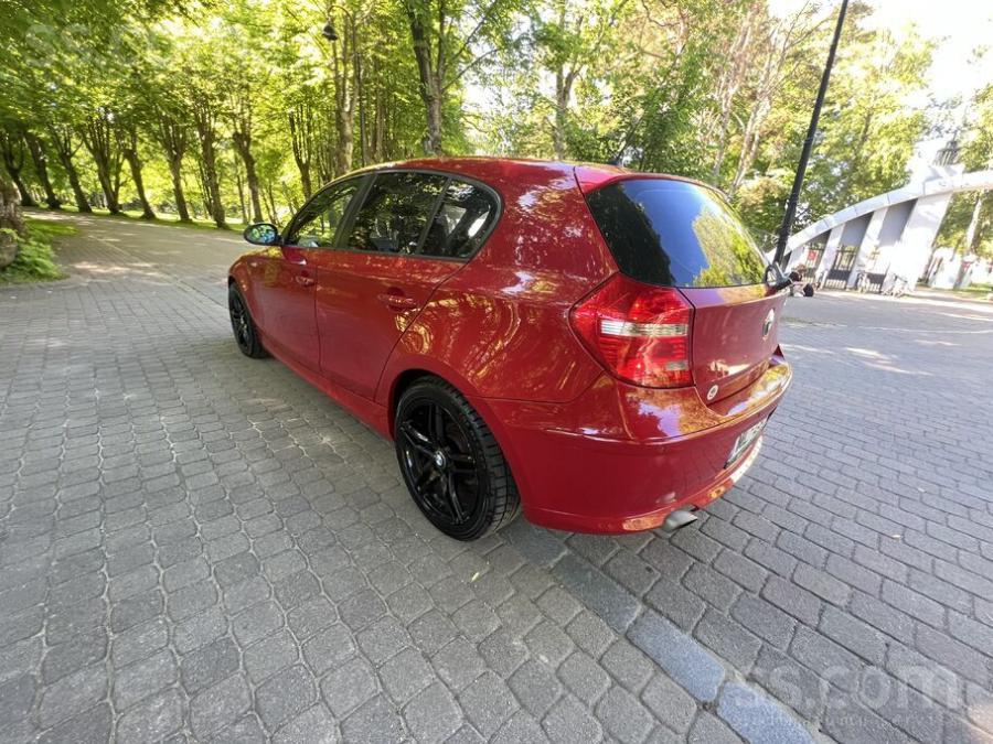 Red BMW 120 2008 in Liepaja, with an engine capacity of 2.00 L and mileage of 244 thousand km for 4290 €, photo 4 on AUTOMOTO.COM.LV