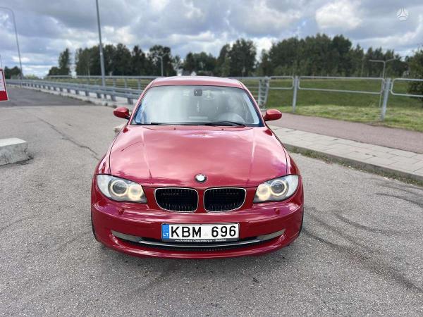 BMW 120 2008 Viļņa vietnē Sarkans BMW 120 2008 Viļņa, ar dzinēja tilpumu 2.00 L un nobraukumu 280 tūkst. km par 3400 €, foto 3 vietnē AUTOMOTO.COM.LV