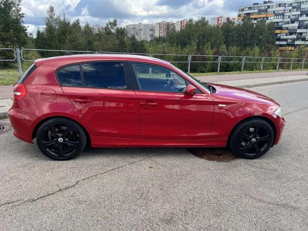 BMW 120 2008 Viļņa vietnē Sarkans BMW 120 2008 Viļņa, ar dzinēja tilpumu 2.00 L un nobraukumu 280 tūkst. km par 3400 €, foto 5 vietnē AUTOMOTO.COM.LV