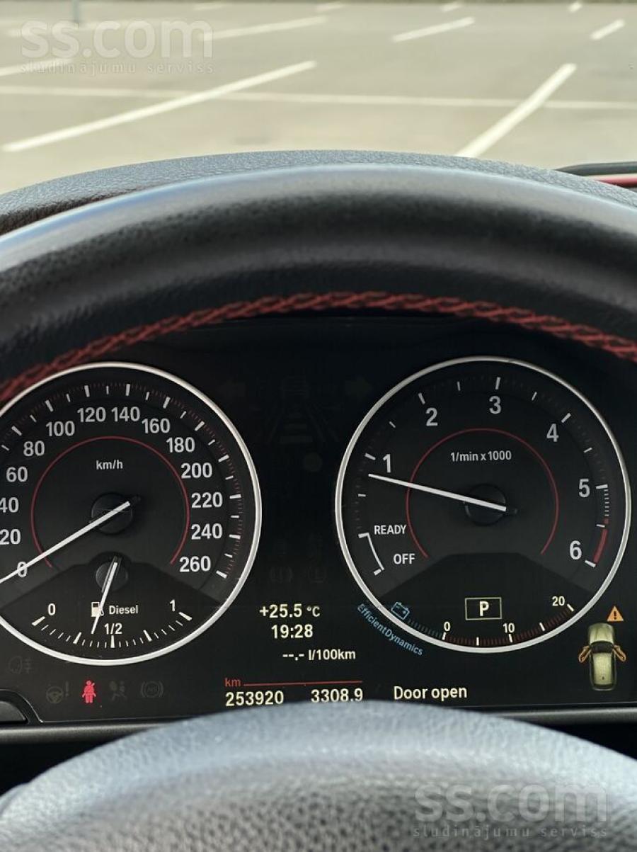 Red BMW 120 2011 in Riga, with an engine capacity of 2.00 L and mileage of 254 thousand km for 8490 €, photo 13 on AUTOMOTO.COM.LV