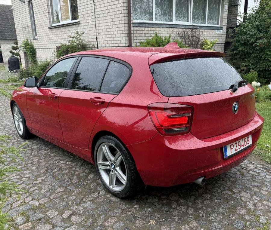 Red BMW 120 2012 in Sakiai, with an engine capacity of 2.00 L and mileage of 221 thousand km for 5400 €, photo 4 on AUTOMOTO.COM.LV