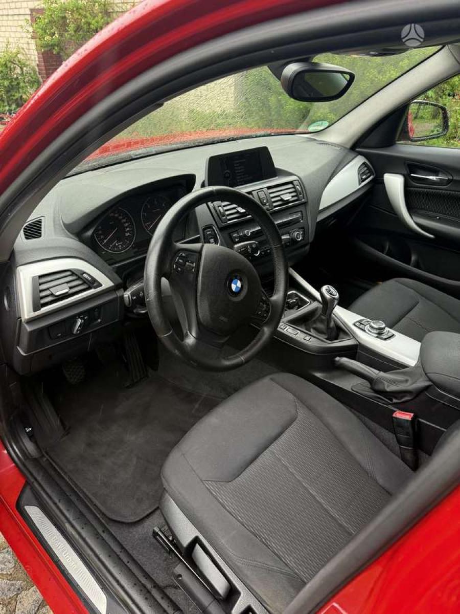 Red BMW 120 2012 in Sakiai, with an engine capacity of 2.00 L and mileage of 221 thousand km for 5400 €, photo 7 on AUTOMOTO.COM.LV