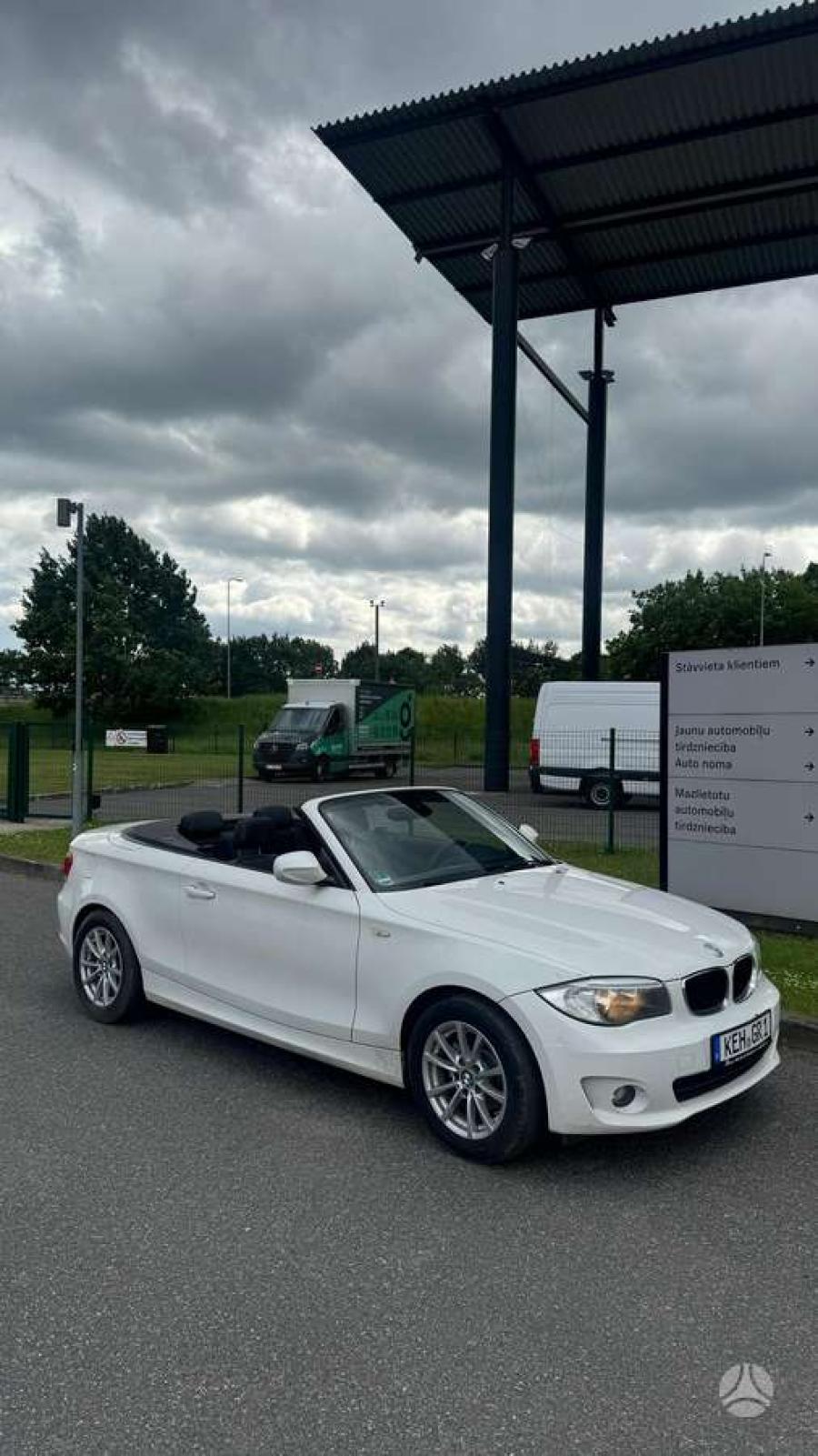 White BMW 120 2011 in Riga, with an engine capacity of 2.00 L and mileage of 223 thousand km for 5220 €, photo 3 on AUTOMOTO.COM.LV
