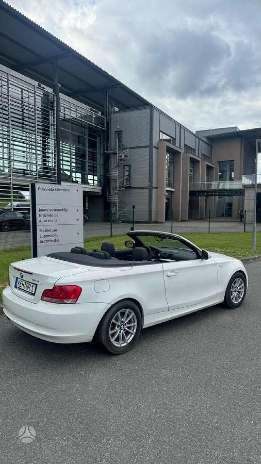White BMW 120 2011 in Riga, with an engine capacity of 2.00 L and mileage of 223 thousand km for 5220 €, photo 4 on AUTOMOTO.COM.LV
