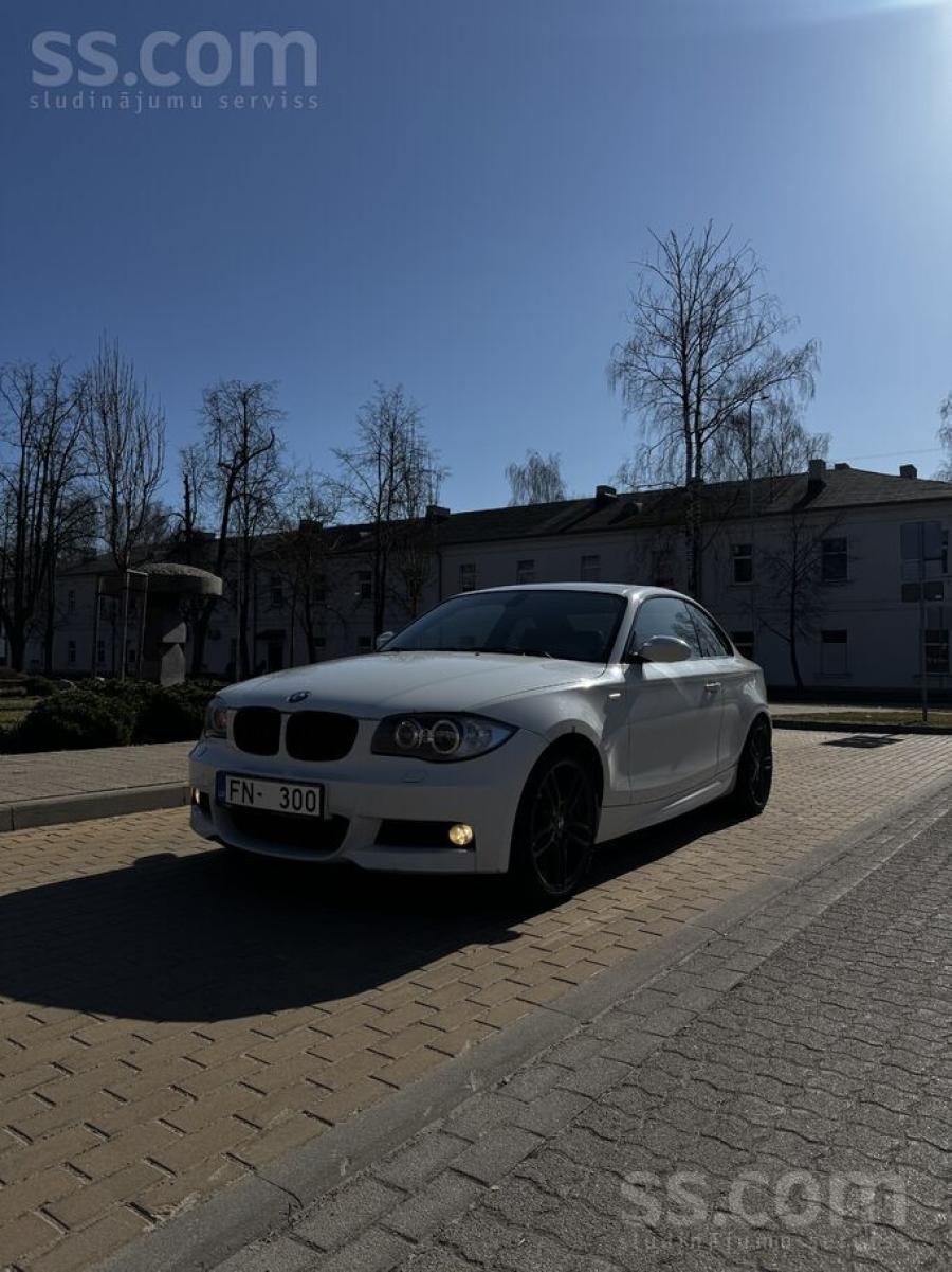 White BMW 120 2008 in Riga, with an engine capacity of 2.00 L and mileage of 335 thousand km for 5900 €, photo 3 on AUTOMOTO.COM.LV