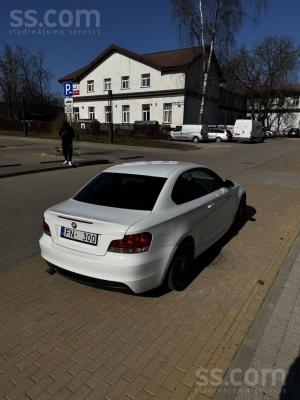 White BMW 120 2008 in Riga, with an engine capacity of 2.00 L and mileage of 335 thousand km for 5900 €, photo 4 on AUTOMOTO.COM.LV