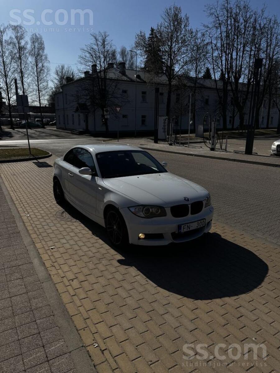 White BMW 120 2008 in Riga, with an engine capacity of 2.00 L and mileage of 335 thousand km for 5900 €, photo 5 on AUTOMOTO.COM.LV