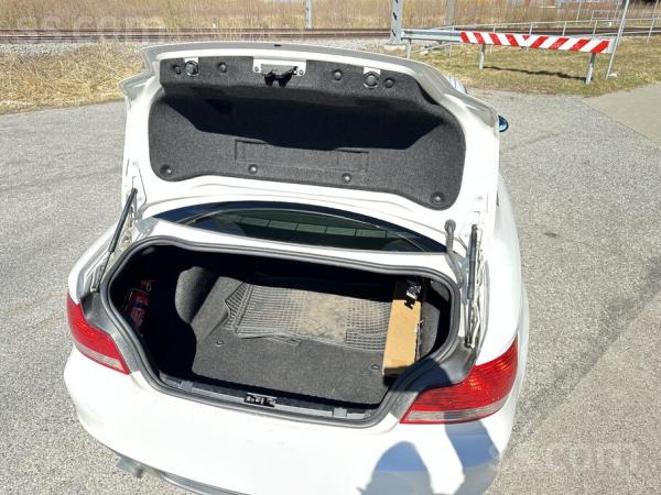 White BMW 120 2008 in Riga, with an engine capacity of 2.00 L and mileage of 273 thousand km for 6400 €, photo 8 on AUTOMOTO.COM.LV