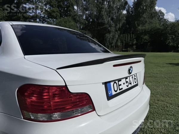White BMW 120 2008 in Riga, with an engine capacity of 2.00 L and mileage of 273 thousand km for 6400 €, photo 9 on AUTOMOTO.COM.LV