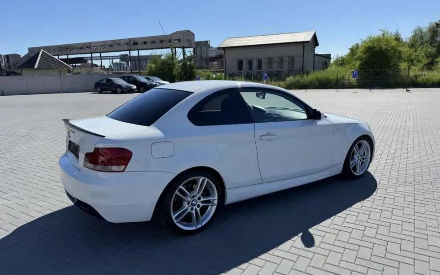 Balts BMW 120 2008 Telšiai, ar dzinēja tilpumu 2.00 L un nobraukumu 235 tūkst. km par 6290 €, foto 10 vietnē AUTOMOTO.COM.LV