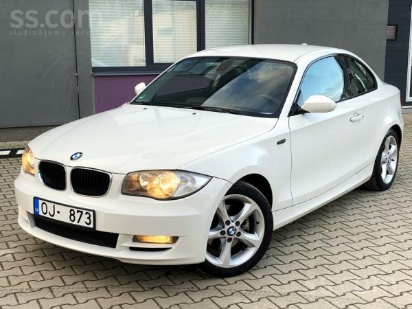 White BMW 120 2009 in Riga, with an engine capacity of 2.00 L and mileage of 300 thousand km for 5500 €, photo 1 on AUTOMOTO.COM.LV