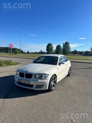 White BMW 120 2009 in Riga, with an engine capacity of 2.00 L and mileage of 274 thousand km for 6800 €, photo  on AUTOMOTO.COM.LV