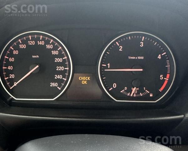 White BMW 120 2010 in Riga, with an engine capacity of 2.00 L and mileage of 313 thousand km for 5999 €, photo 9 on AUTOMOTO.COM.LV