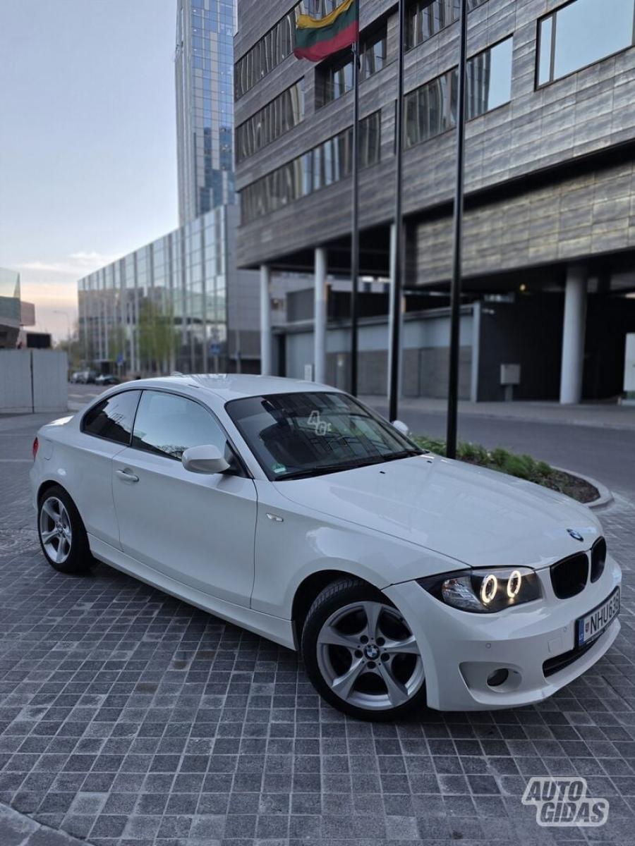 White BMW 120 2011 in Vilnius, with an engine capacity of 2.00 L and mileage of 316 thousand km for 5700 €, photo 4 on AUTOMOTO.COM.LV