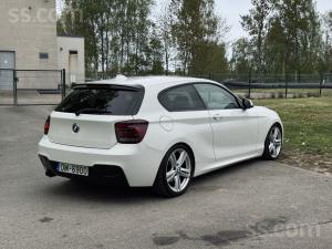 White BMW 120 2013 in Riga, with an engine capacity of 2.00 L and mileage of 262 thousand km for 8900 €, photo 4 on AUTOMOTO.COM.LV