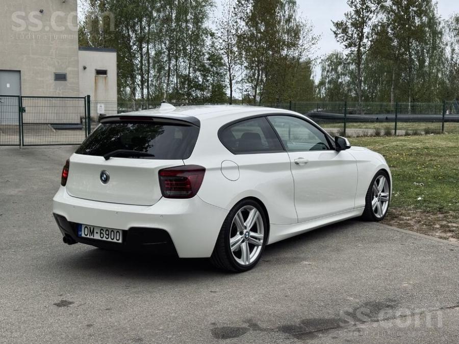 White BMW 120 2013 in Riga, with an engine capacity of 2.00 L and mileage of 262 thousand km for 8900 €, photo 4 on AUTOMOTO.COM.LV