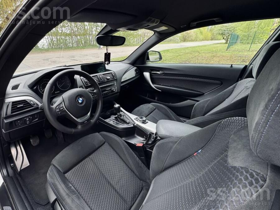 White BMW 120 2013 in Riga, with an engine capacity of 2.00 L and mileage of 262 thousand km for 8900 €, photo 7 on AUTOMOTO.COM.LV