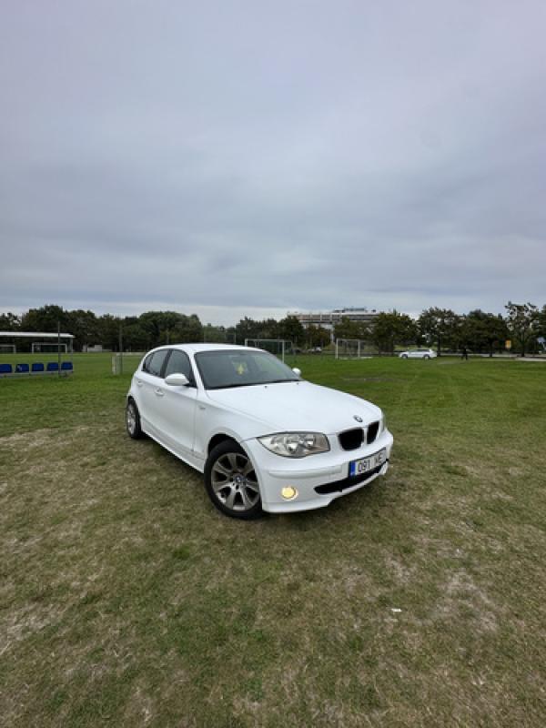 White BMW 120 2004 in Tallinn, with an engine capacity of 2.00 L and mileage of 404 thousand km for 2300 €, photo 3 on AUTOMOTO.COM.LV